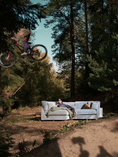 VALEN | Djup, skön soffa & fåtölj i sammet & linne | SWEEF