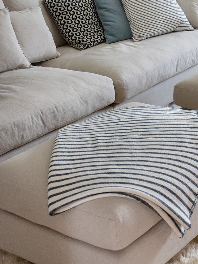 VALEN | Djup, skön soffa i linne med snabb leverans | SWEEF