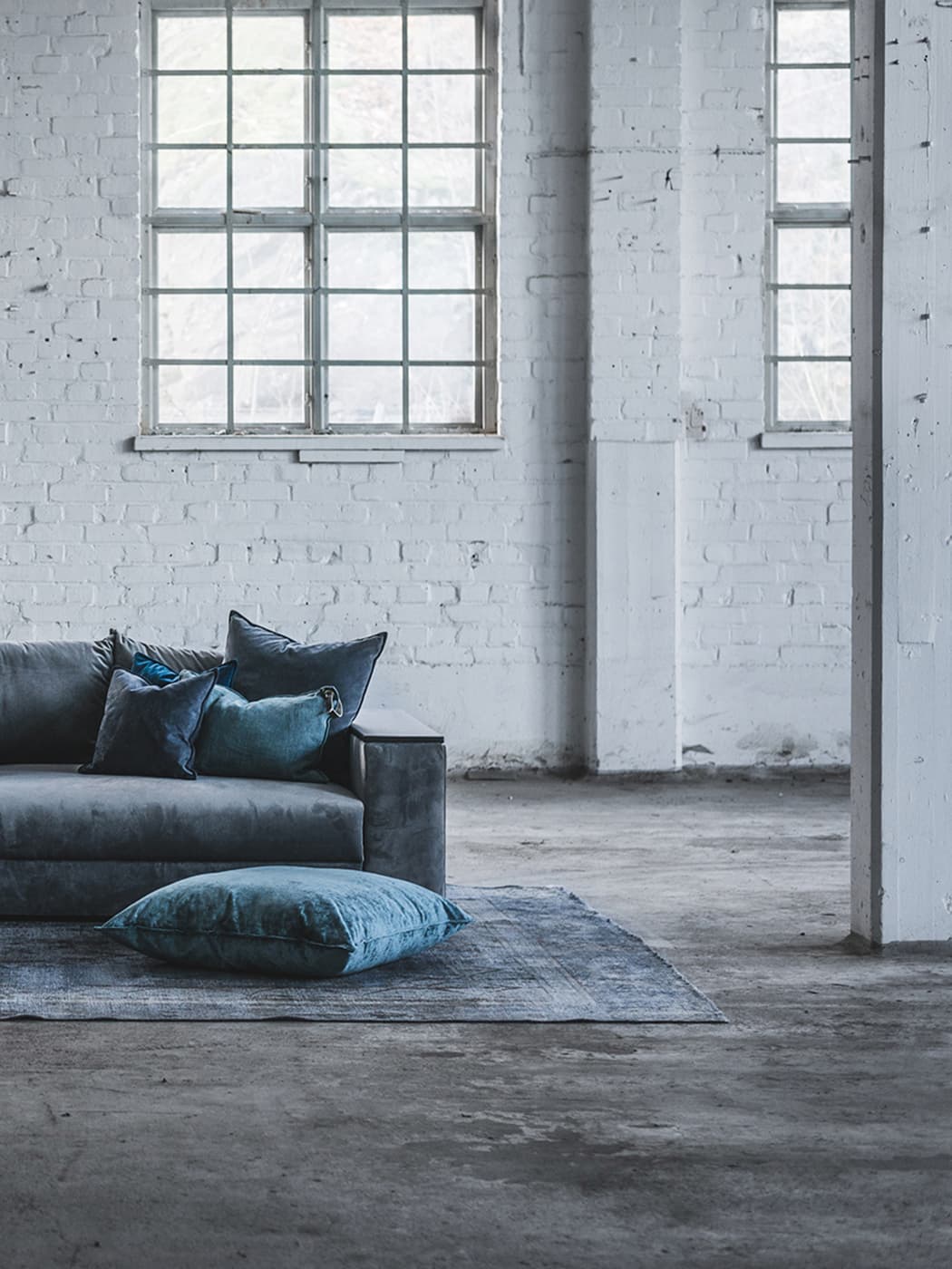 BJÖRNEN | Djup, snygg bäddsoffa med/utan divan i sammet eller ...