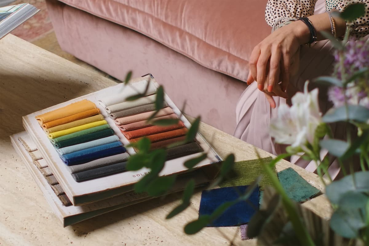 KATTEN | Snygg bäddsoffa i sammet eller manchester | SWEEF