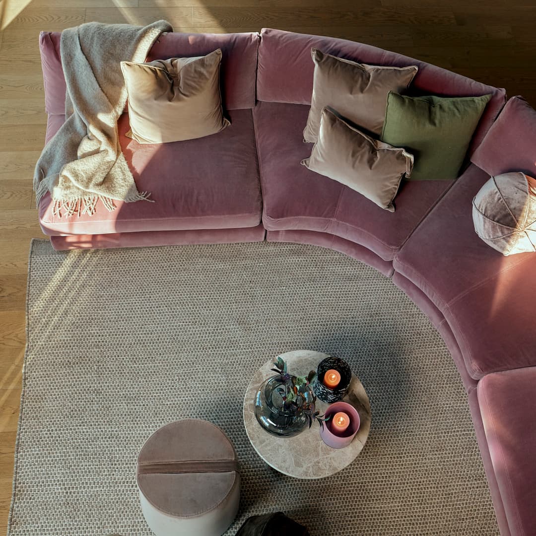 Svängda soffor från Sweef