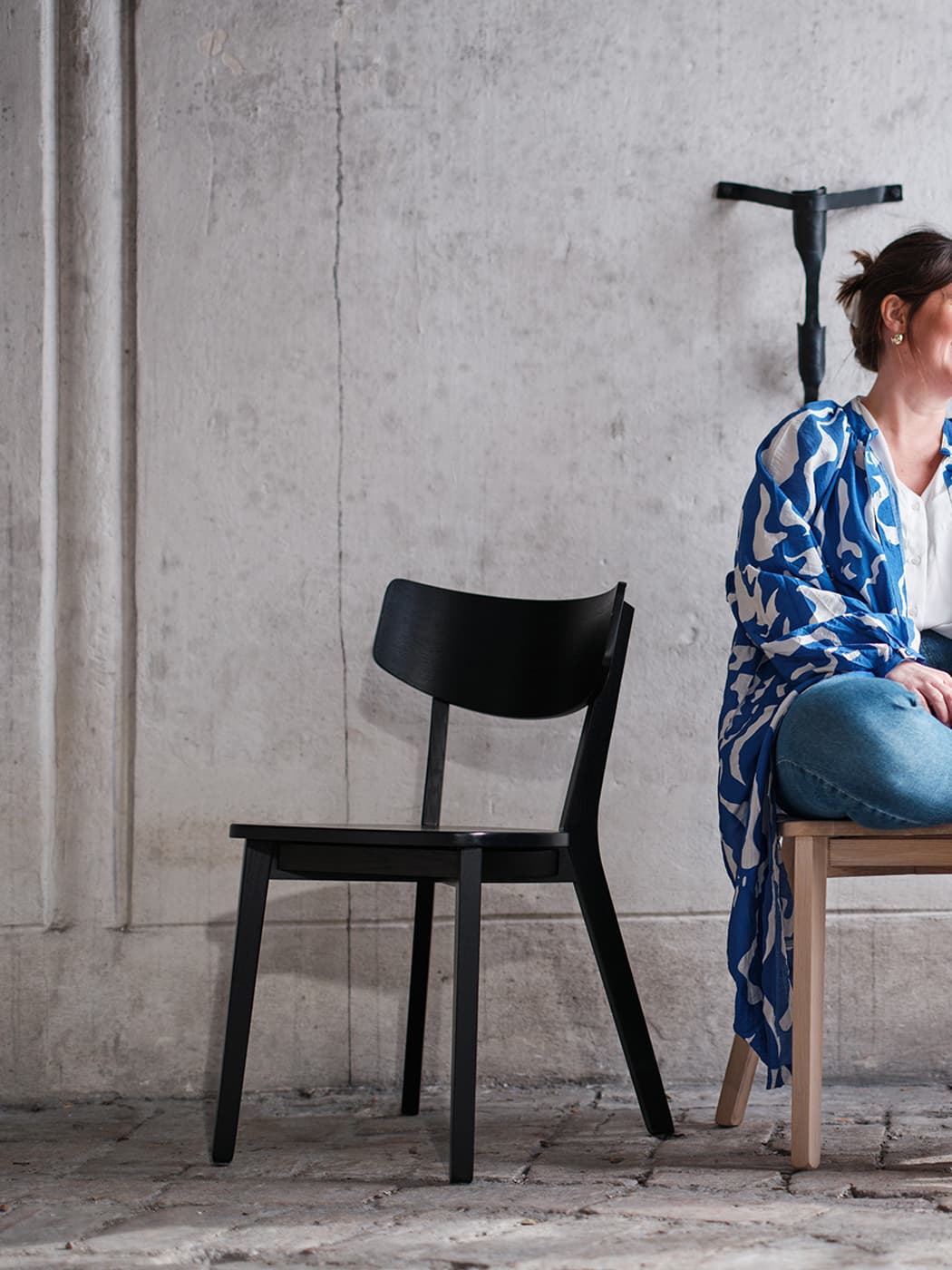 FALKEN | Stol i trä/ek. Köksstol med rundat ryggstöd & 40cm sittdjup ...