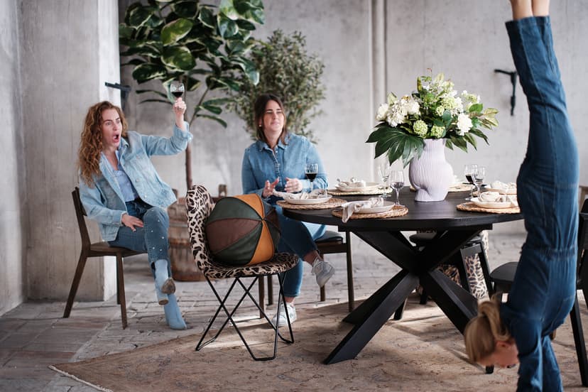 FALKEN | Stol i trä/ek. Köksstol med rundat ryggstöd & 40cm sittdjup ...