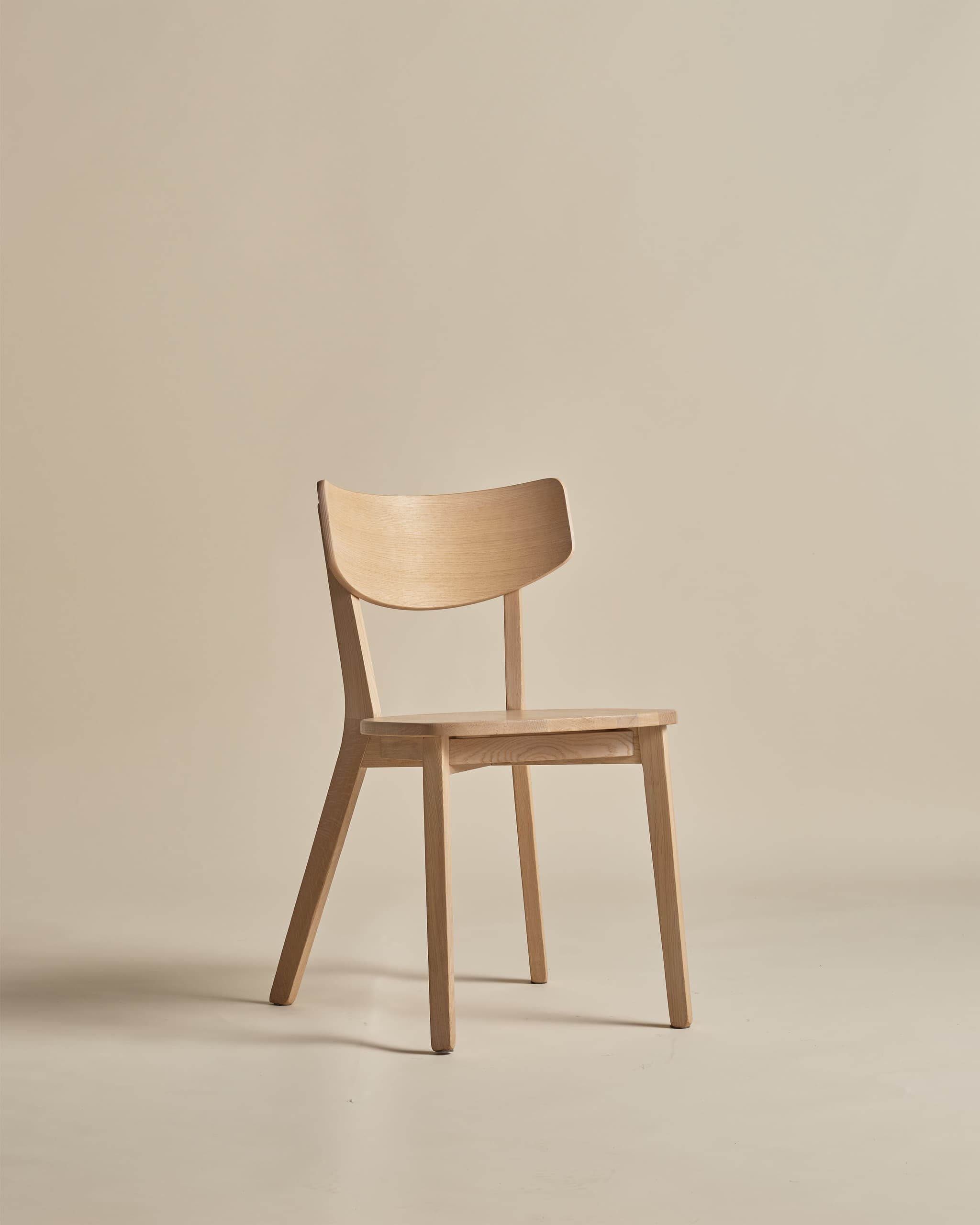 FALKEN | Stol i trä/ek. Köksstol med rundat ryggstöd & 40cm sittdjup ...