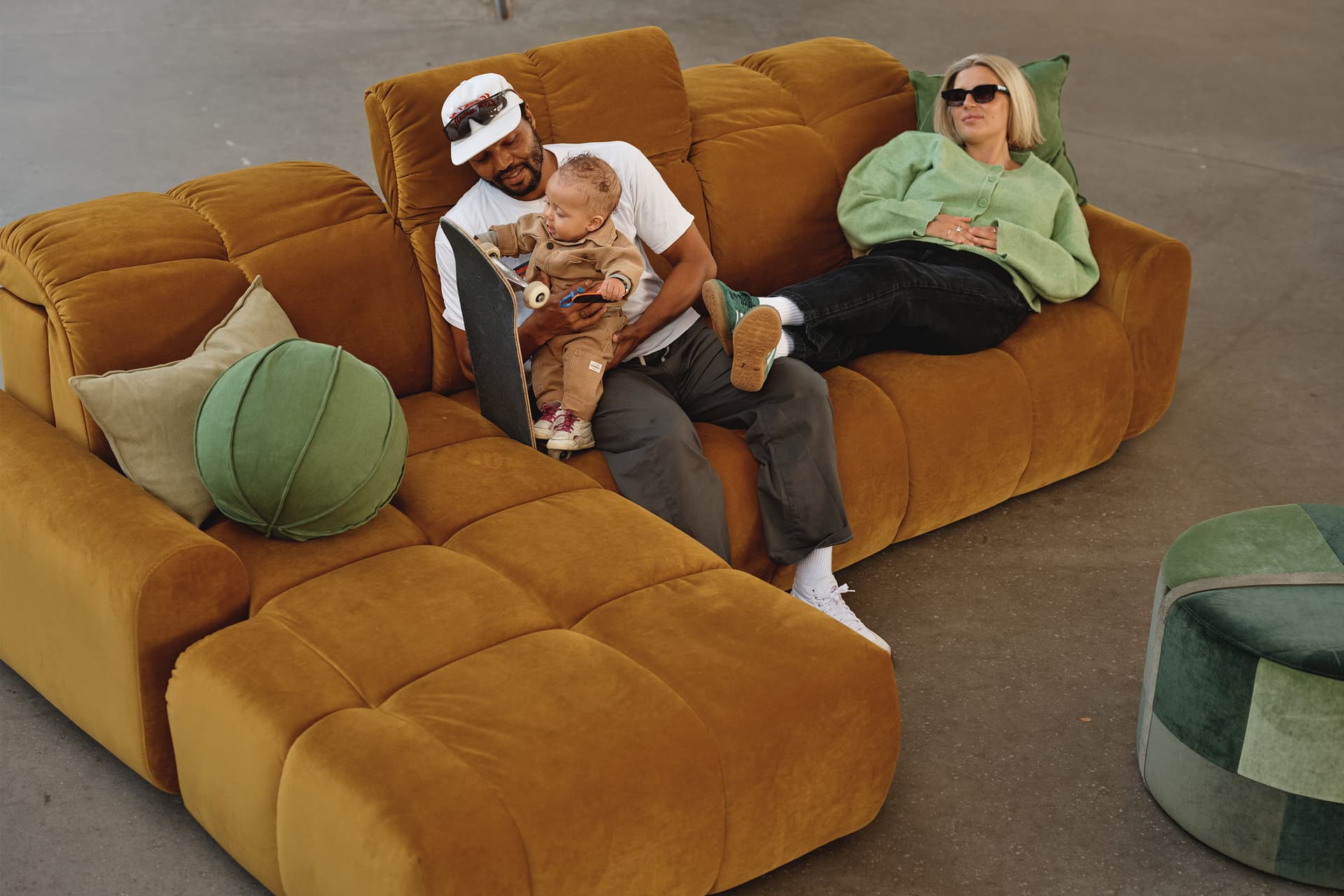 VALROSSEN | Snygg, stor, modern bäddsoffa i sammet, boucle eller ...