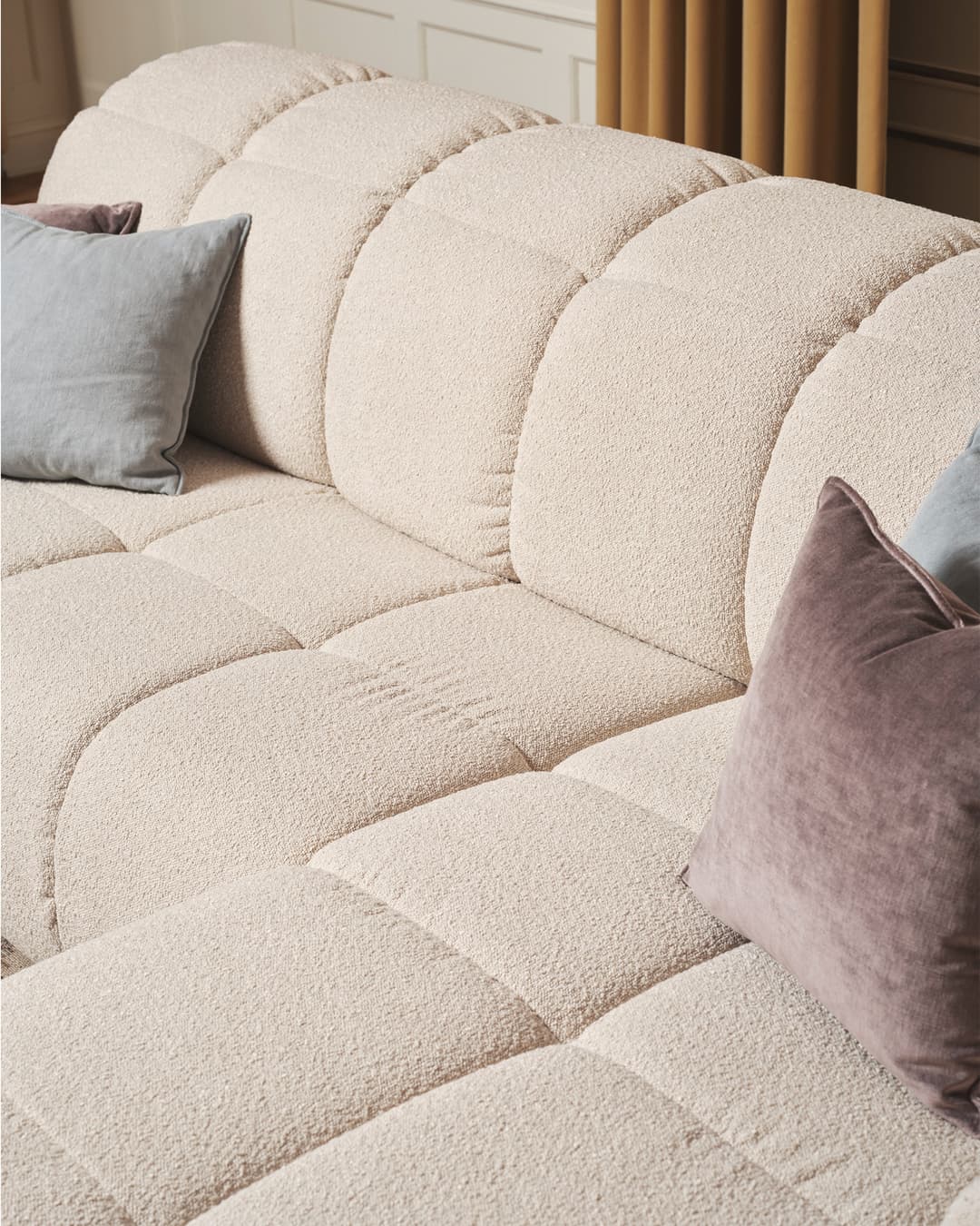 VALROSSEN | Snygg, stor, modern bäddsoffa i sammet, boucle eller ...