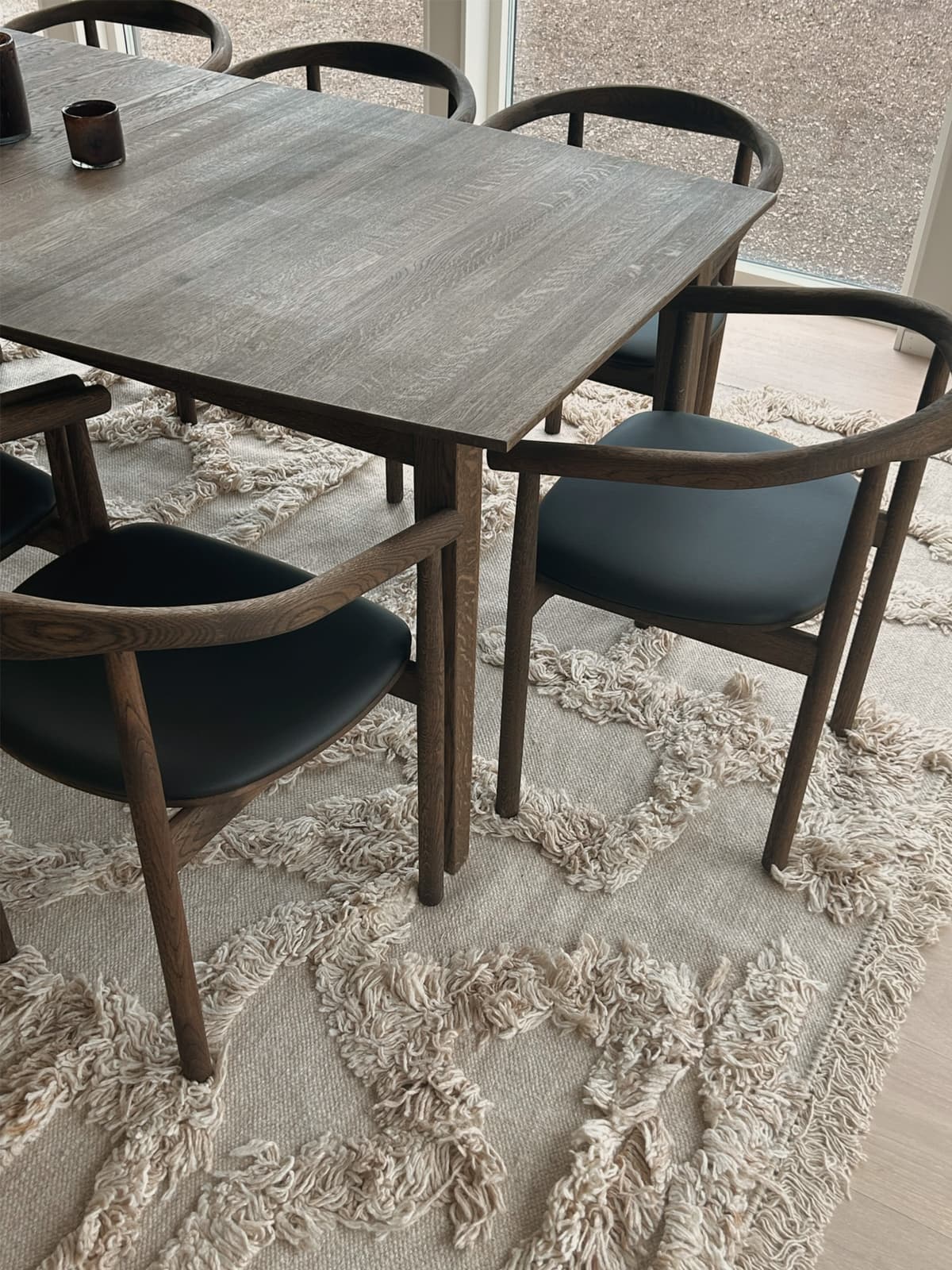 ÖRNEN | Stol i trä/ek. Köksstol med runt ryggstöd | SWEEF