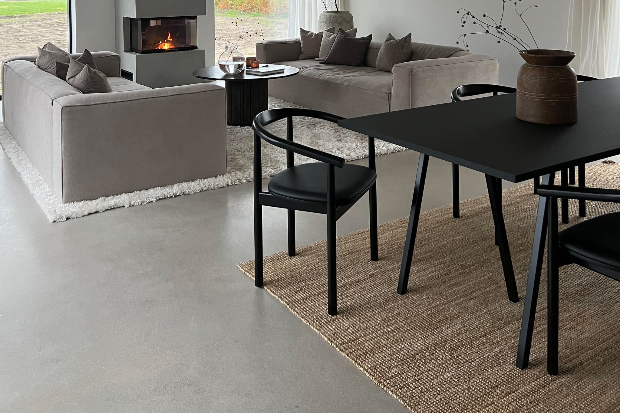 ÖRNEN | Stol i trä/ek. Köksstol med runt ryggstöd | SWEEF